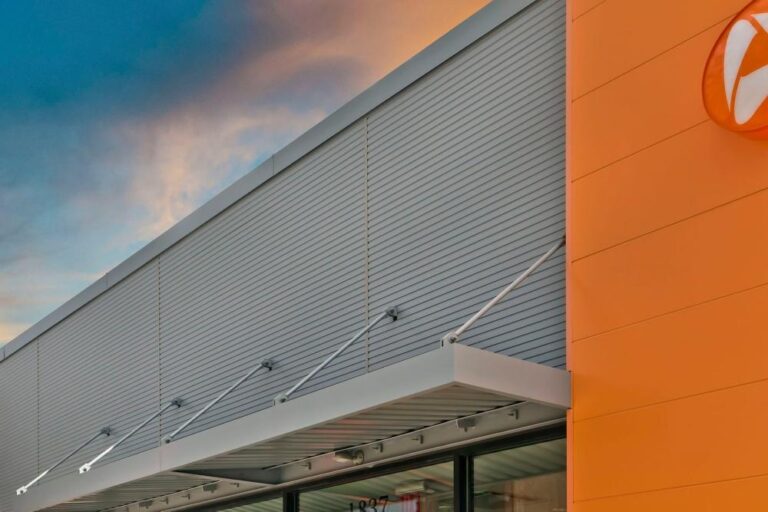 Galería de imágenes de edificios con paneles de fachada Nichiha